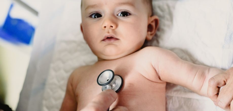 Tosse convulsa: causas, sintomas e tratamento