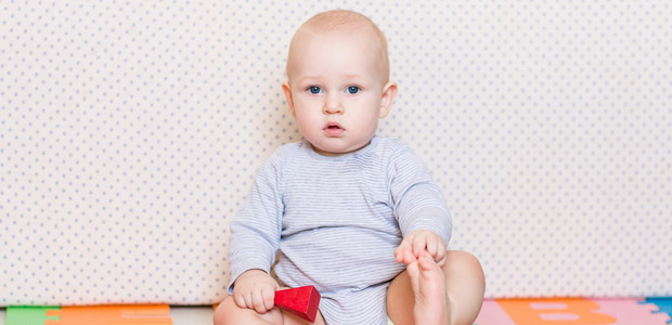 O que faz o bebé mês a mês até ao 1º ano de vida - Mãe-Me-Quer